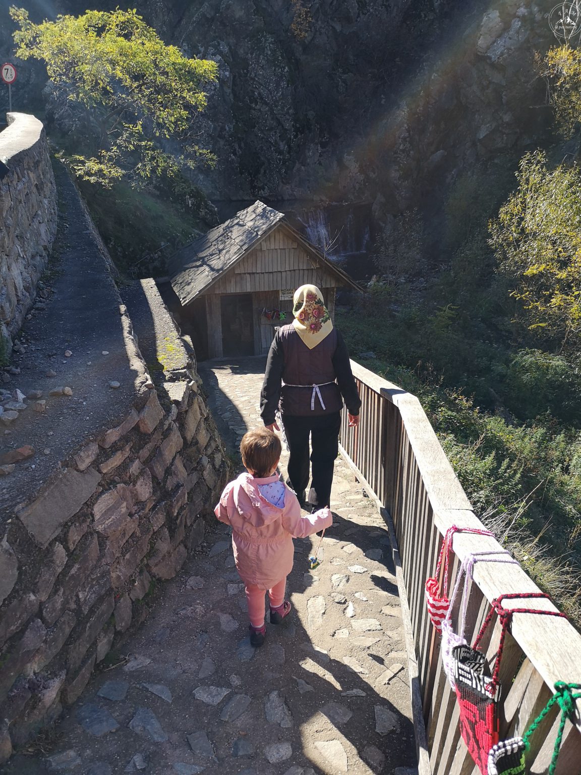 Morile de apă seculare de pe Valea Rudăriei - FAM la pas turistic