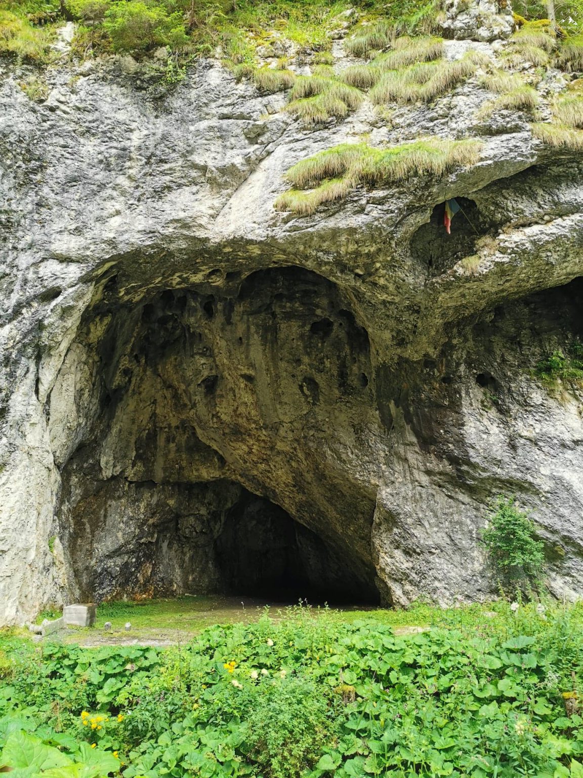 Cheile Ordâncușii - peștera Poarta lui Ionele - peștera Ghețarul de la ...