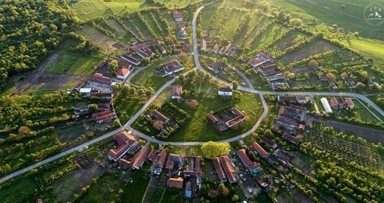 La pas prin Charlottenburg, unicul sat rotund din Banat - FAM la pas ...